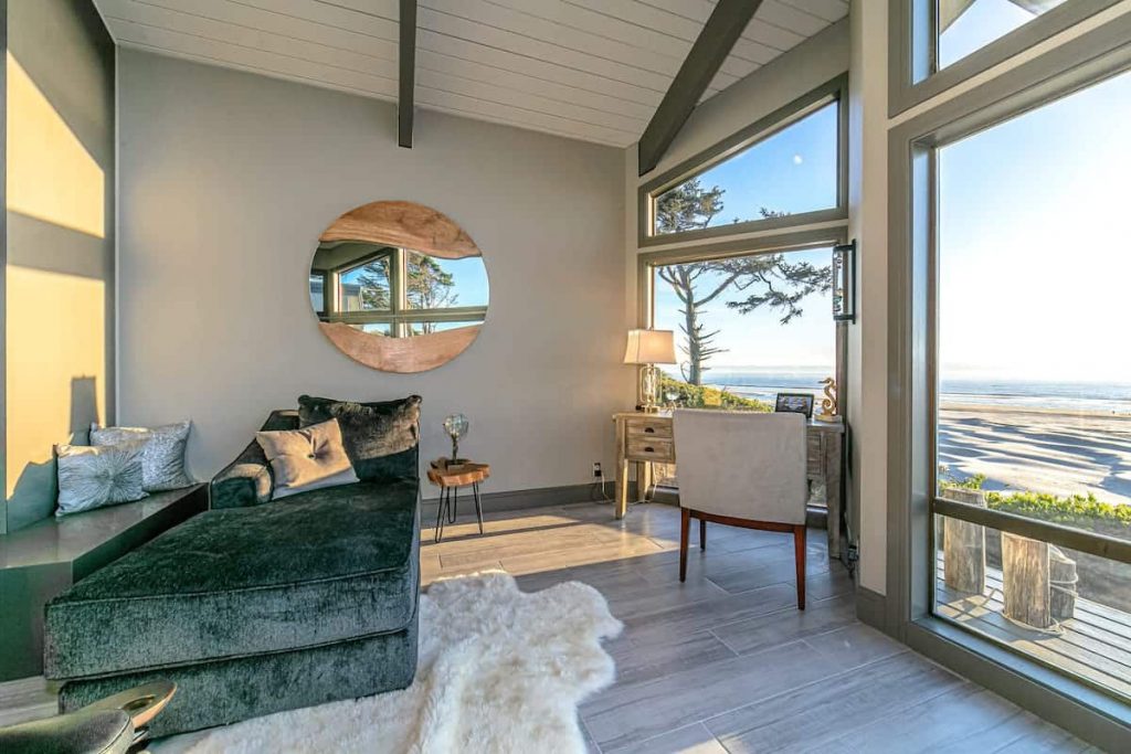 16 Gorgeous Airbnb Oregon Coast Rentals (2021) - Domaine Daily
