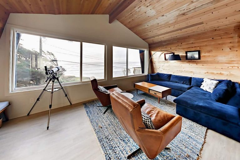 16 Gorgeous Airbnb Oregon Coast Rentals (2021) - Domaine Daily