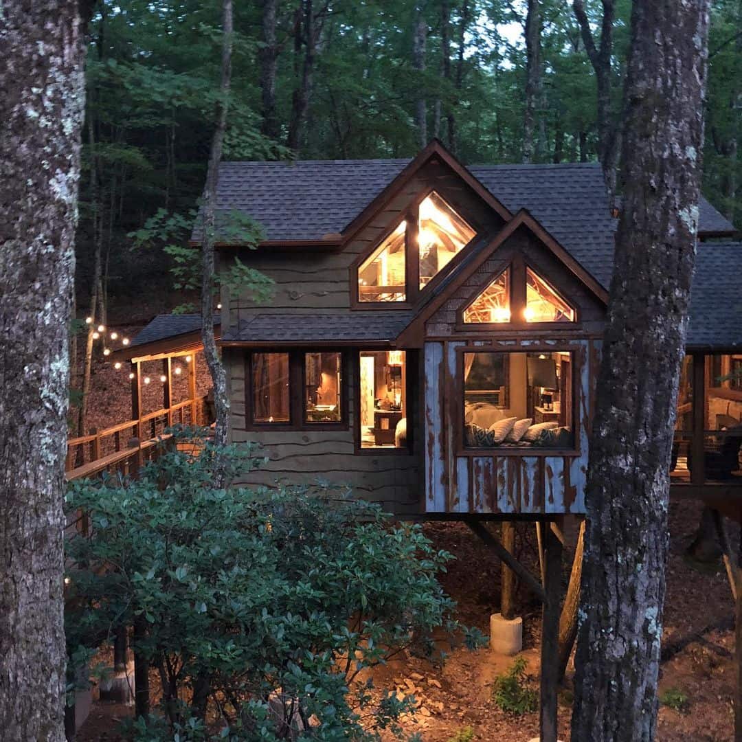 23 Dreamy Treehouse Glamping Rentals You Need to Experience - Domaine Daily